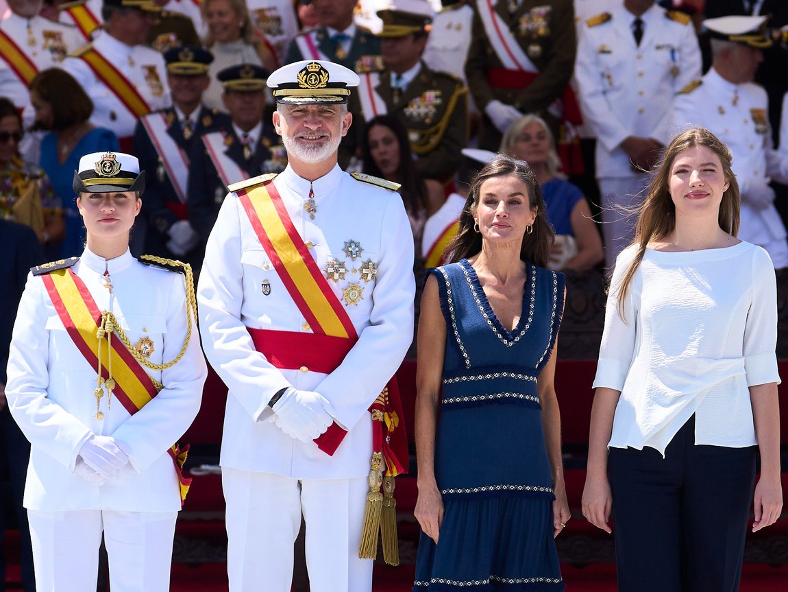 Princess Leonor celebrates with family at military ceremony