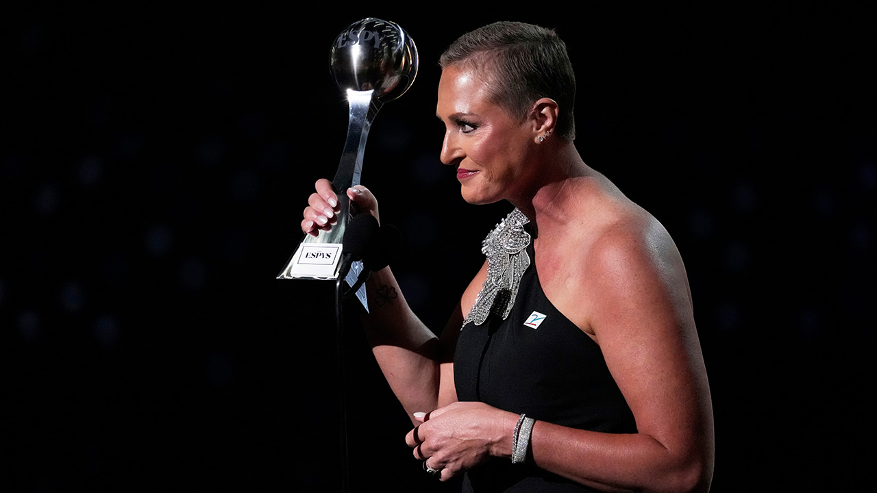 Chicago native honored for leading NCAA team to championship amid ...