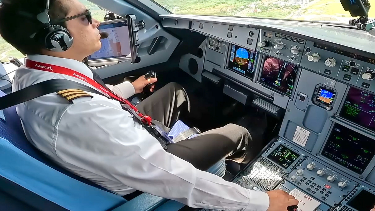 Picturesque landing in Santa Marta | Just Planes