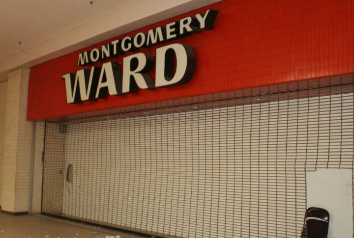 20 Stores That Defined Childhoods Before Online Shopping Took Over