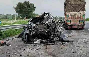 1 killed, 2 hurt as truck hits car in Dausa