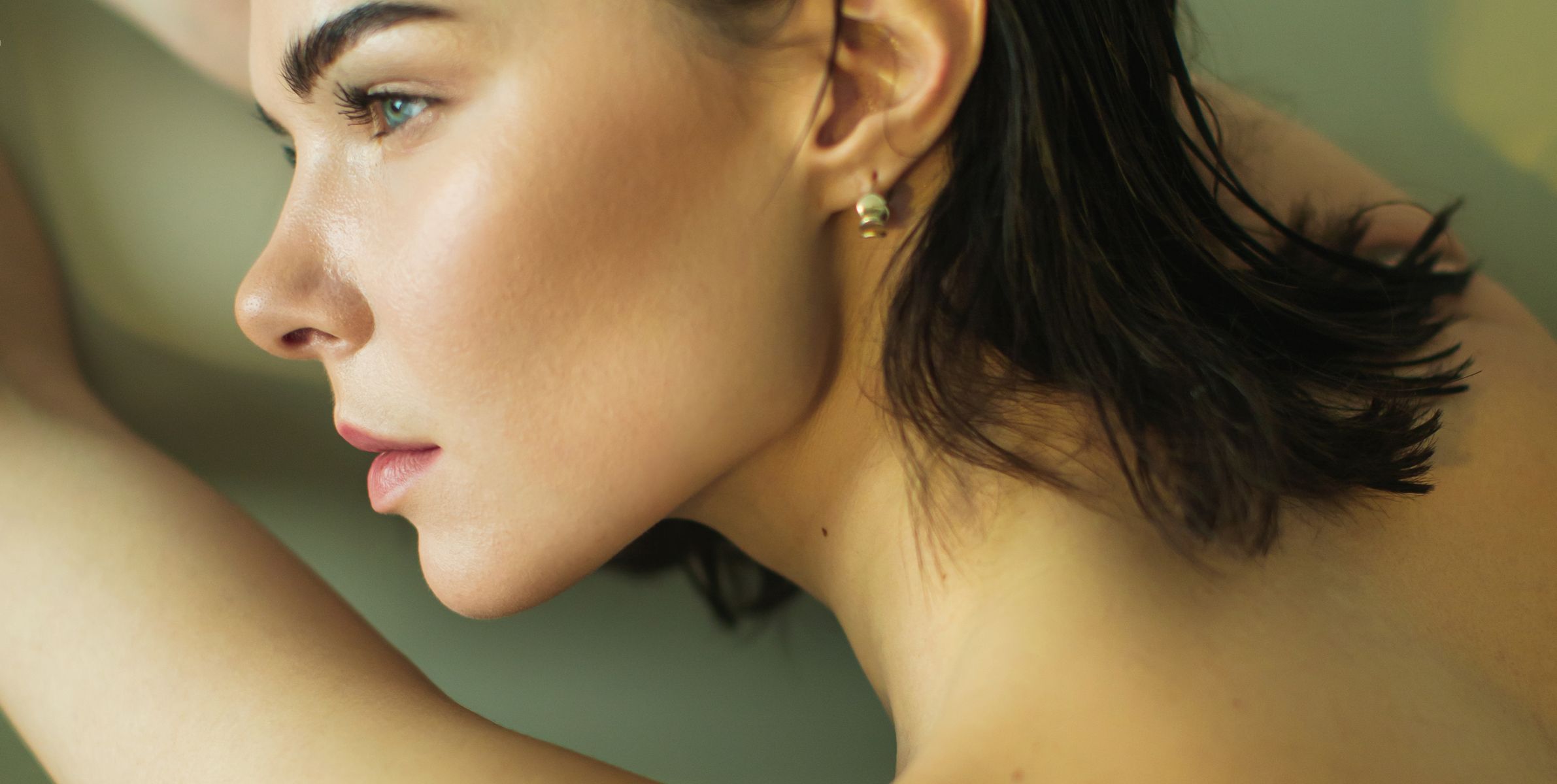 No Needles Required: The 4 Formulas That Quickly Smooth Neck Wrinkles