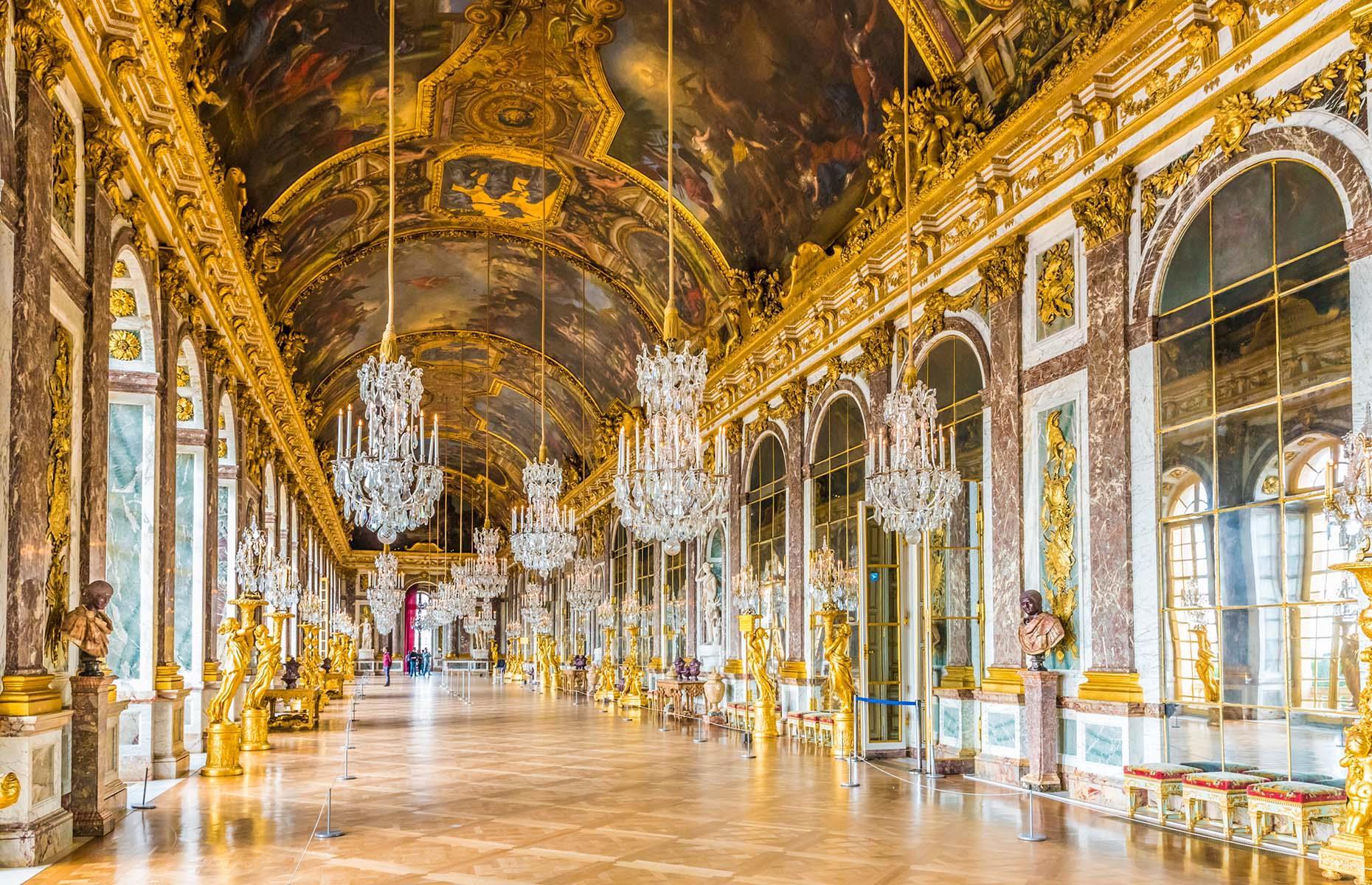 Take a visual tour of the most opulent palaces on the planet