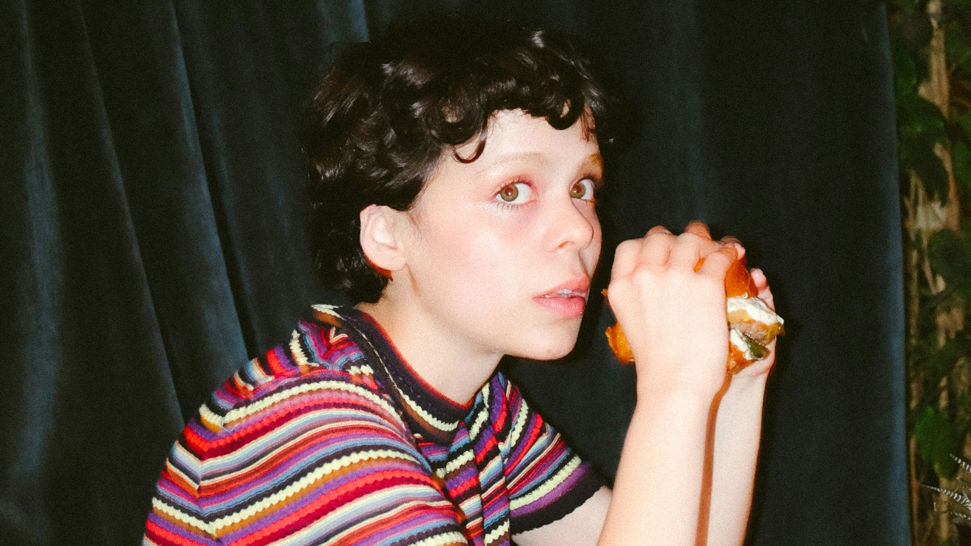 10 Foods To Never Eat On A Date & 10 You Should Eat Instead