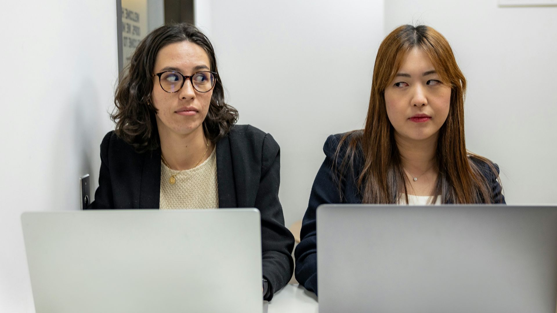 20 Things That Make You Look Unprofessional At Work