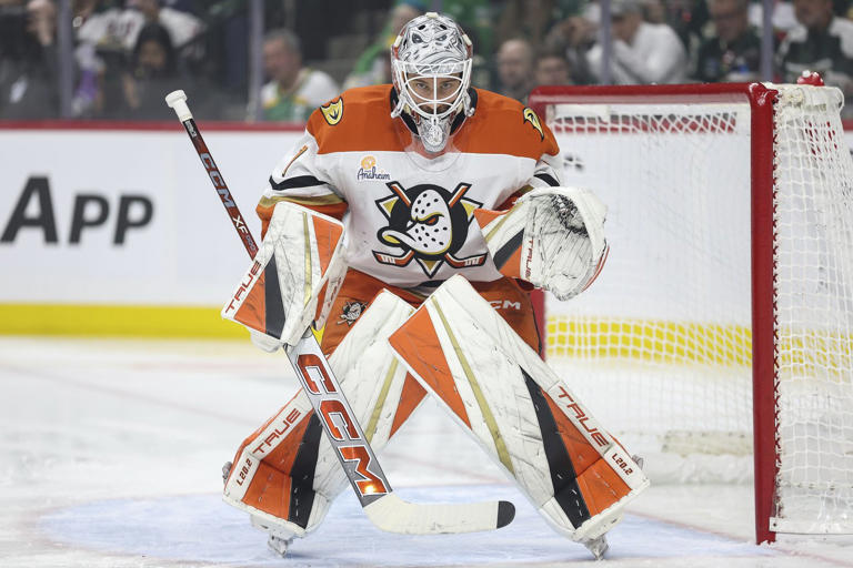 Les Ducks offrent un contrat de cinq ans et 32,5 M$US au gardien Lukas ...
