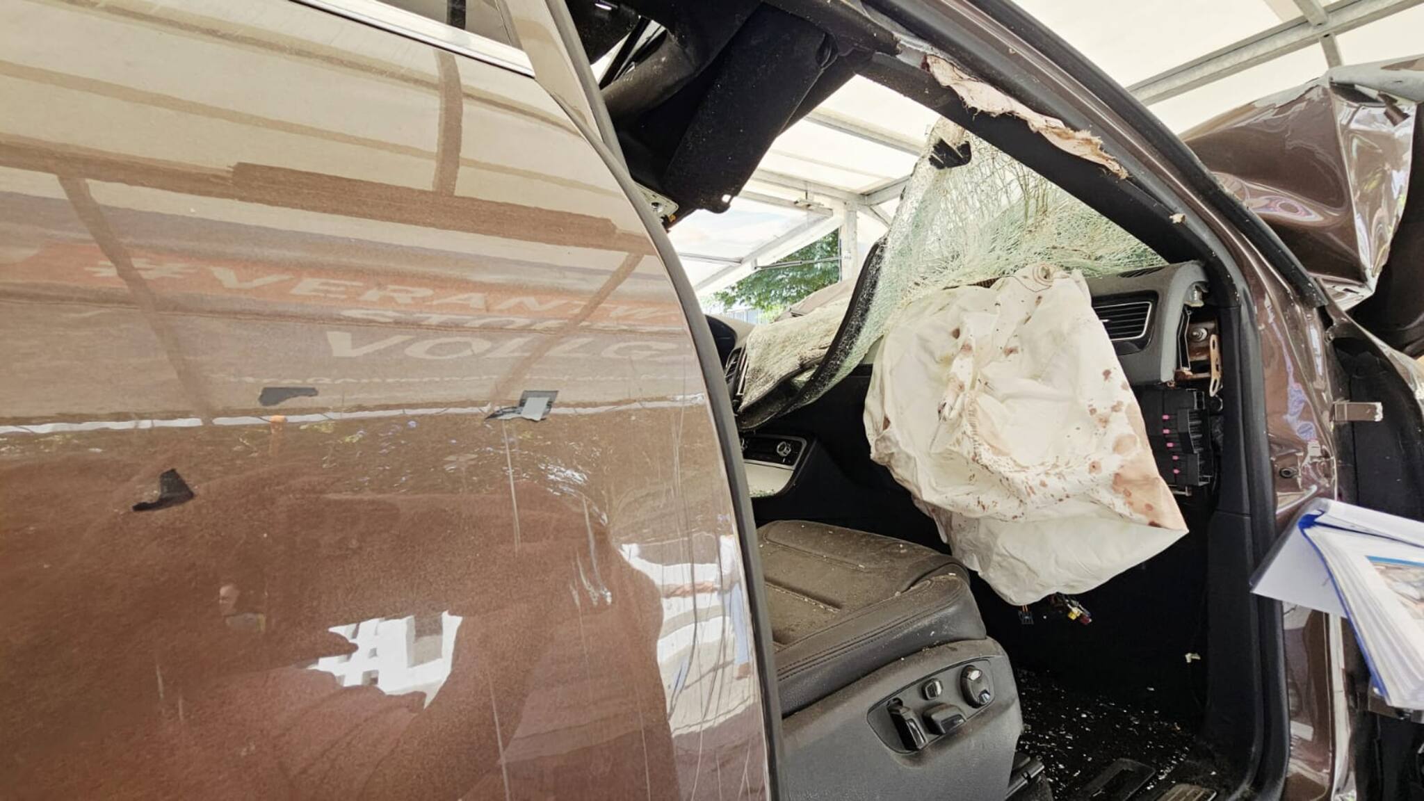 Autowrack nach tödlichem Unfall ausgestellt