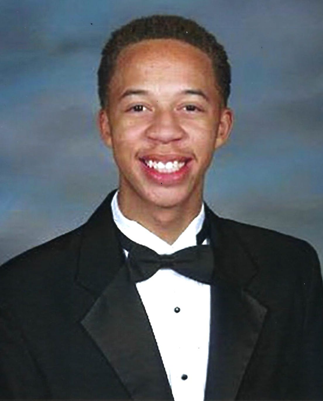 Eight Oak Ridge High grads receive scholarships in memory of Sallie ...