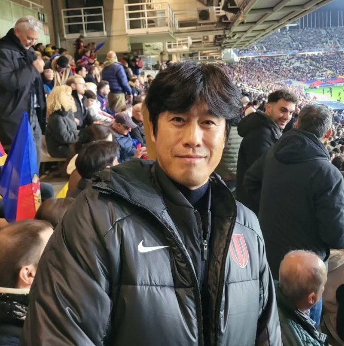 "서정원의 선수단 봐봐! 구단 피 빨아먹고 있어, 77억 말이 돼?" 中 언론 폭언 대충격!…1부 승격+사상 첫 ACLE 진출에도 황당 비난