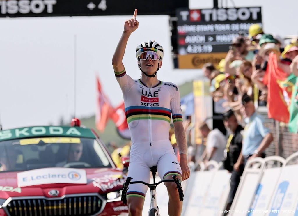 Pogacar soleert naar winst op Hautacam en herovert gele trui