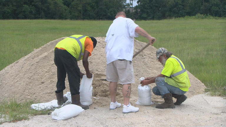 List: Sandbag sites open as heavy rain continues in South Mississippi