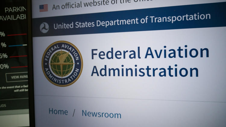 Aircraft landing gear malfunctions in Lancaster County, FAA investigating