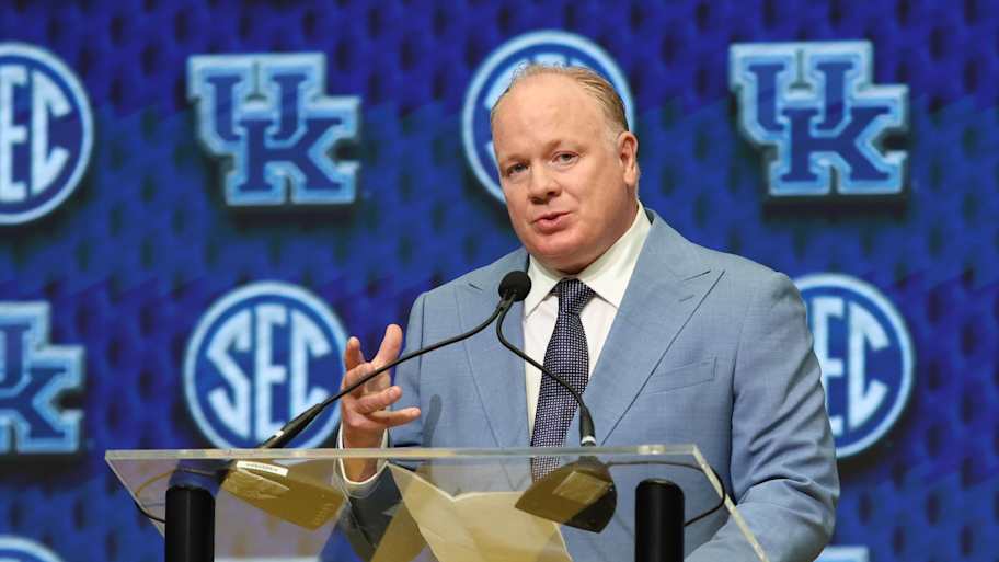 Kentucky football rocks electronic backpacks with jersey numbers at SEC ...
