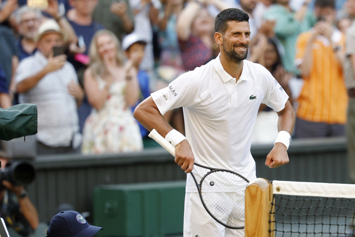 Novak Djokovic's 2012 Australian Open racket expected to sell for over ...