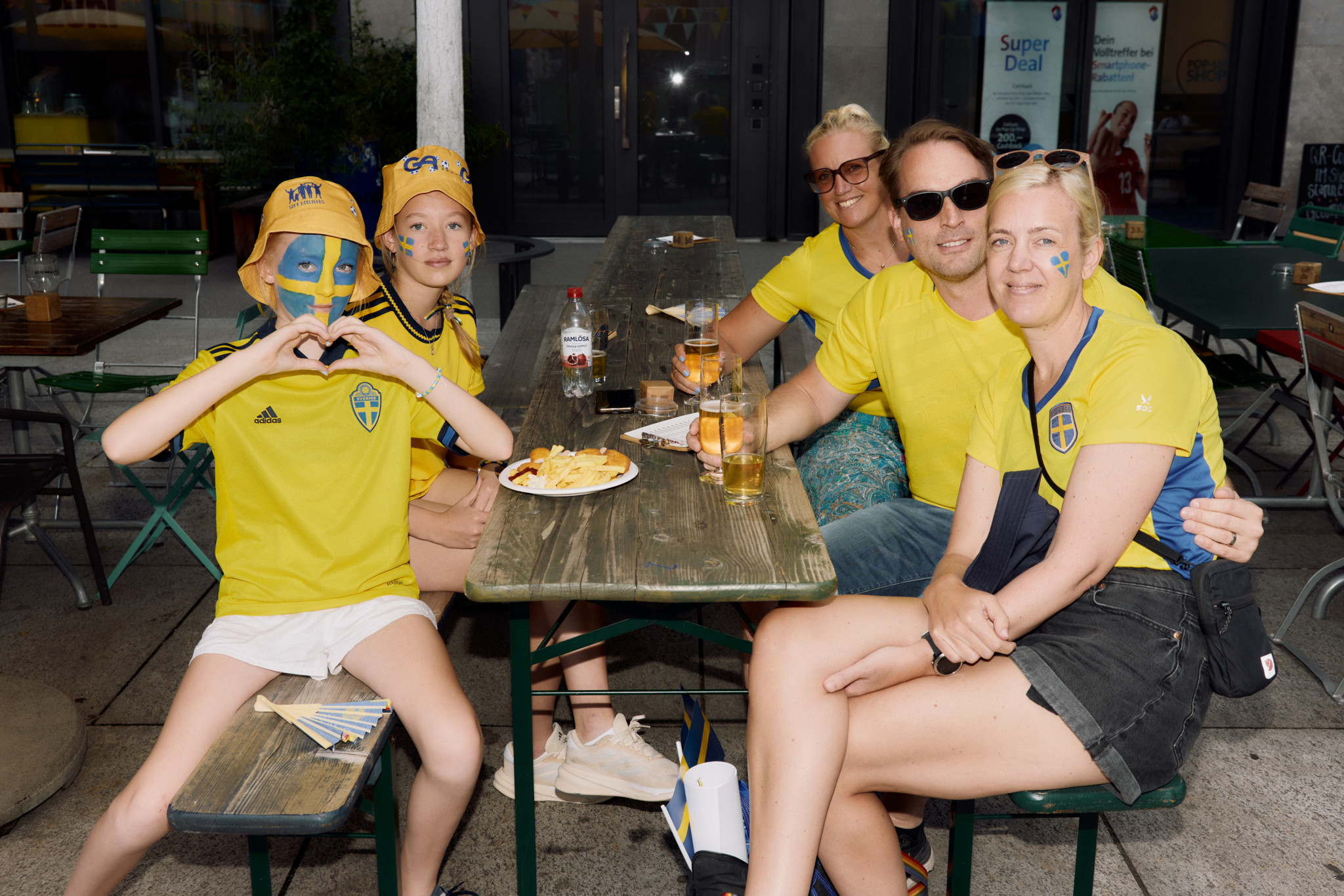 Die schwedischen «Soft Hooligans» stehen an der Europaallee bereit