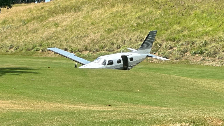 Small plane lands on golf course in South Carolina