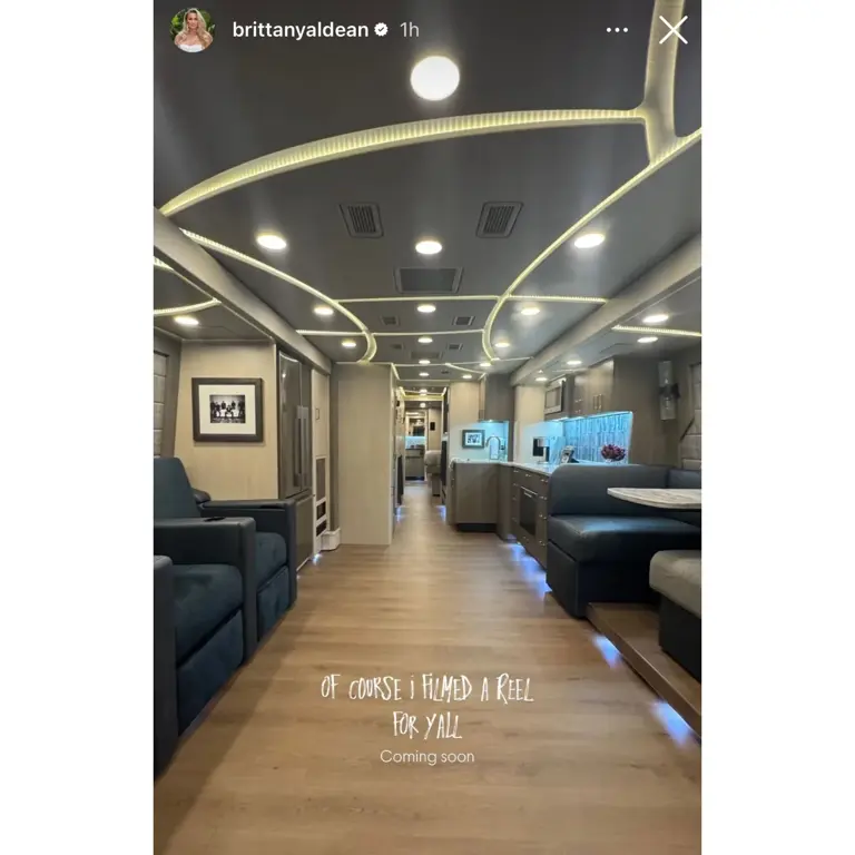 Jason Aldean’s New Custom Tour Bus Is Fancy! [Pictures]
