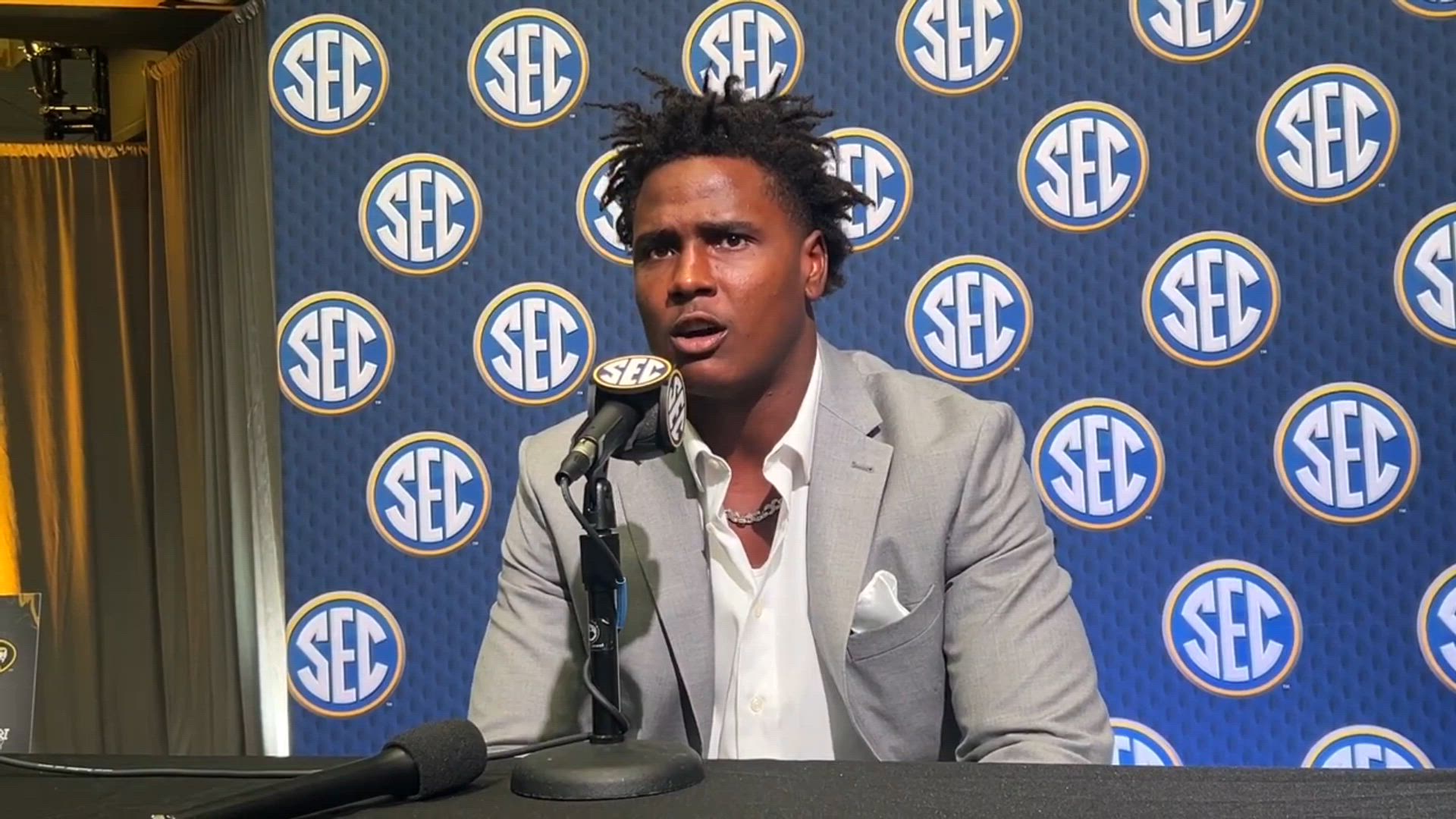 Mizzou EDGE Zion Young is a Friendly Guy