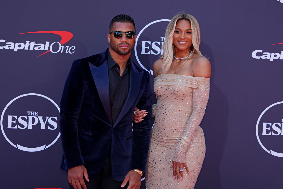 Russell Wilson Shows Wife Ciara Love Before Giants-Chiefs Game