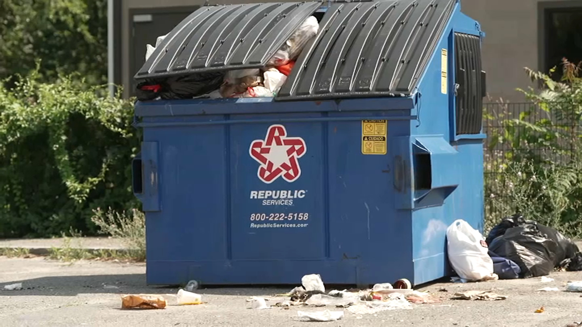 Republic Services trash strike: Frustrated restaurants hire hauling ...