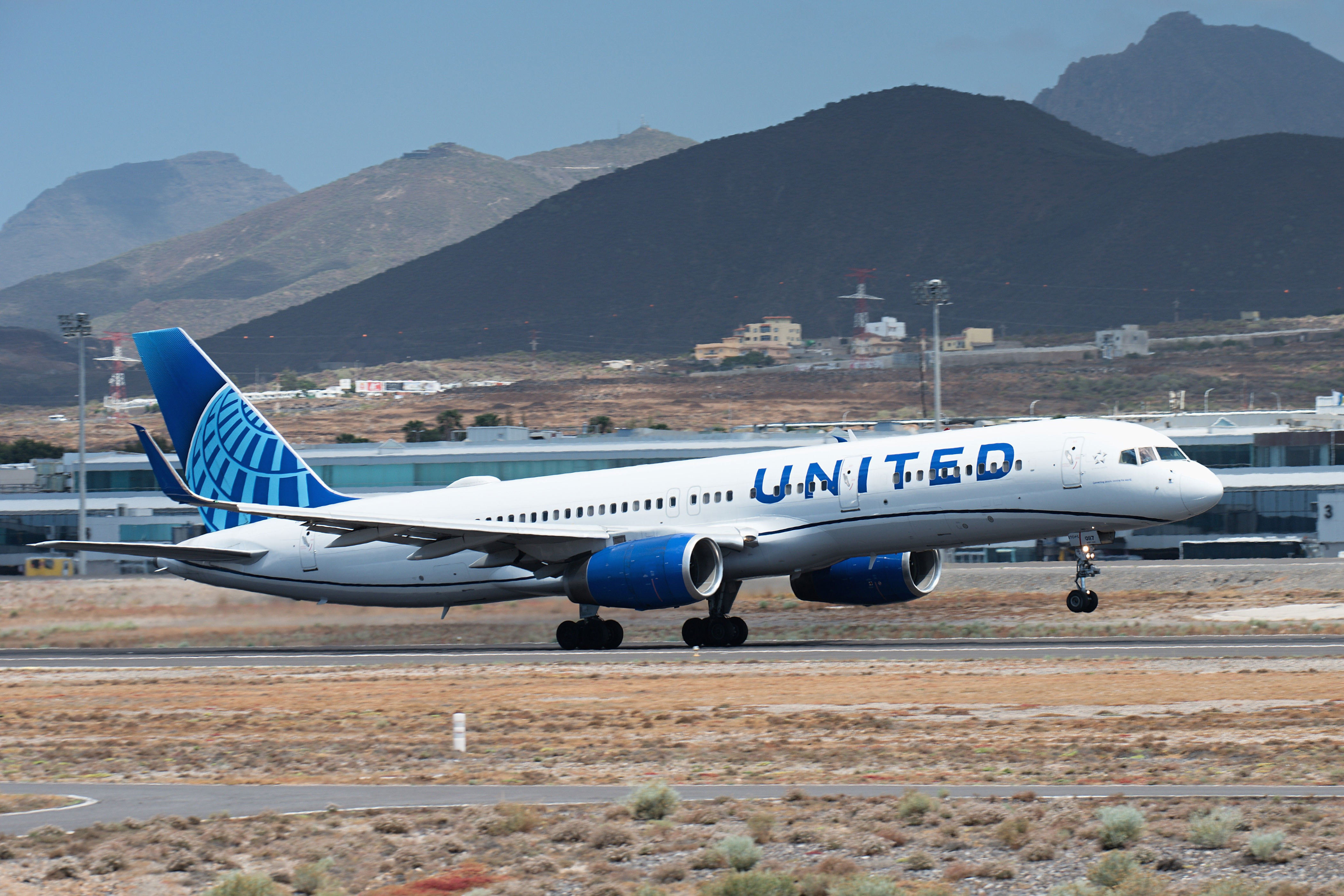 United Airlines Shatters Records: Largest-Ever Q2 Schedule & Highest ...