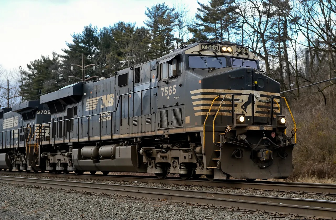 Norfolk Southern Stock Rises In Extended Trading After Report Flags ...