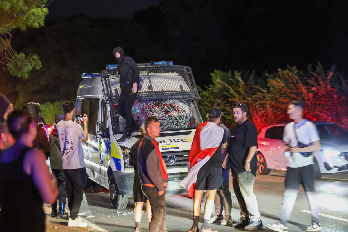 Epping protest: Violence erupts as masked men clash with police during ...