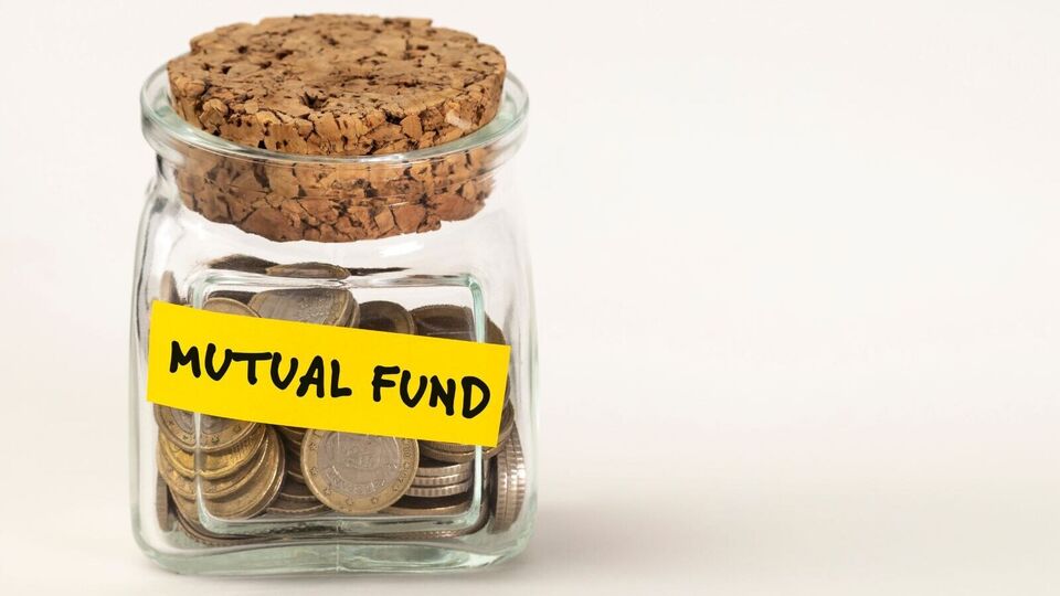 Should investors opt for debt mutual funds amid interest rate cut cycle ...