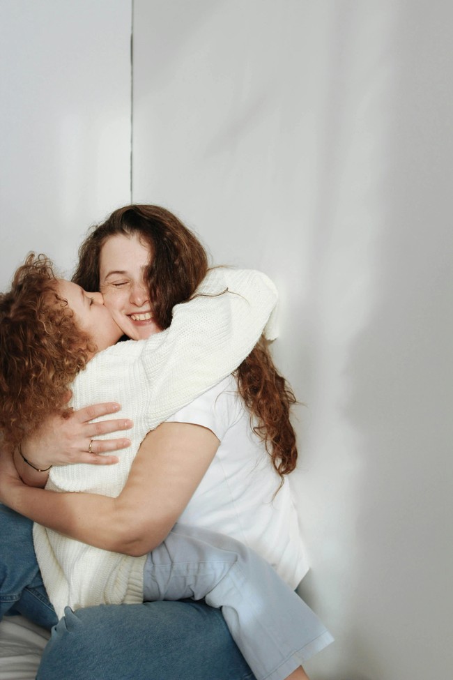 Hug it out: the surprising wellness hack your body and mind have been ...