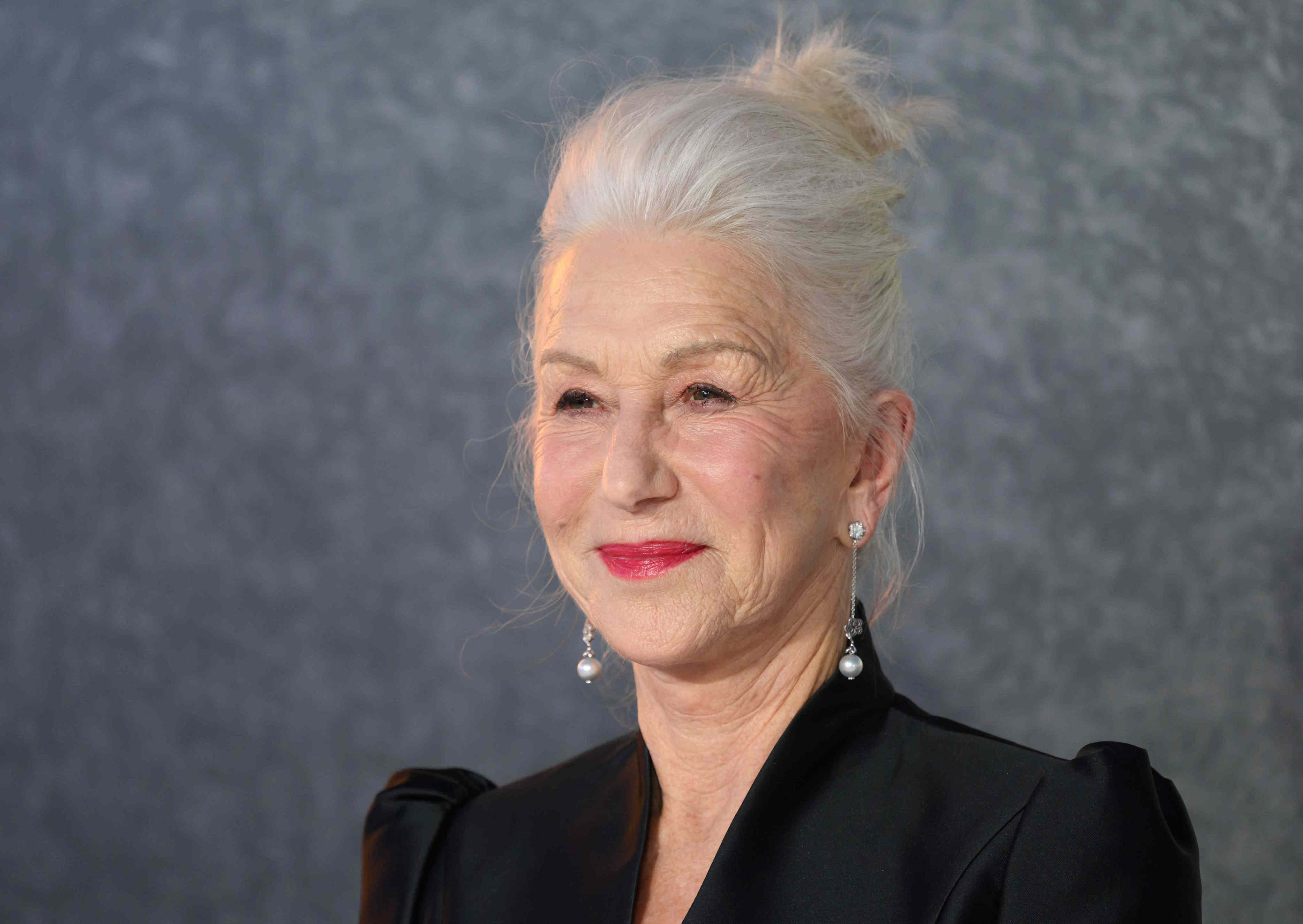 Helen Mirren 79 Sold Me On Her 15 Foundation That Leaves Shoppers 8949