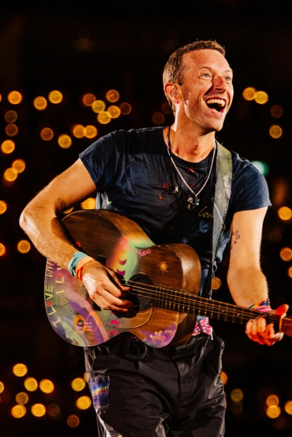 Coldplay Exposed Married CEO's Affair With HR Head Amid Live Concert ...