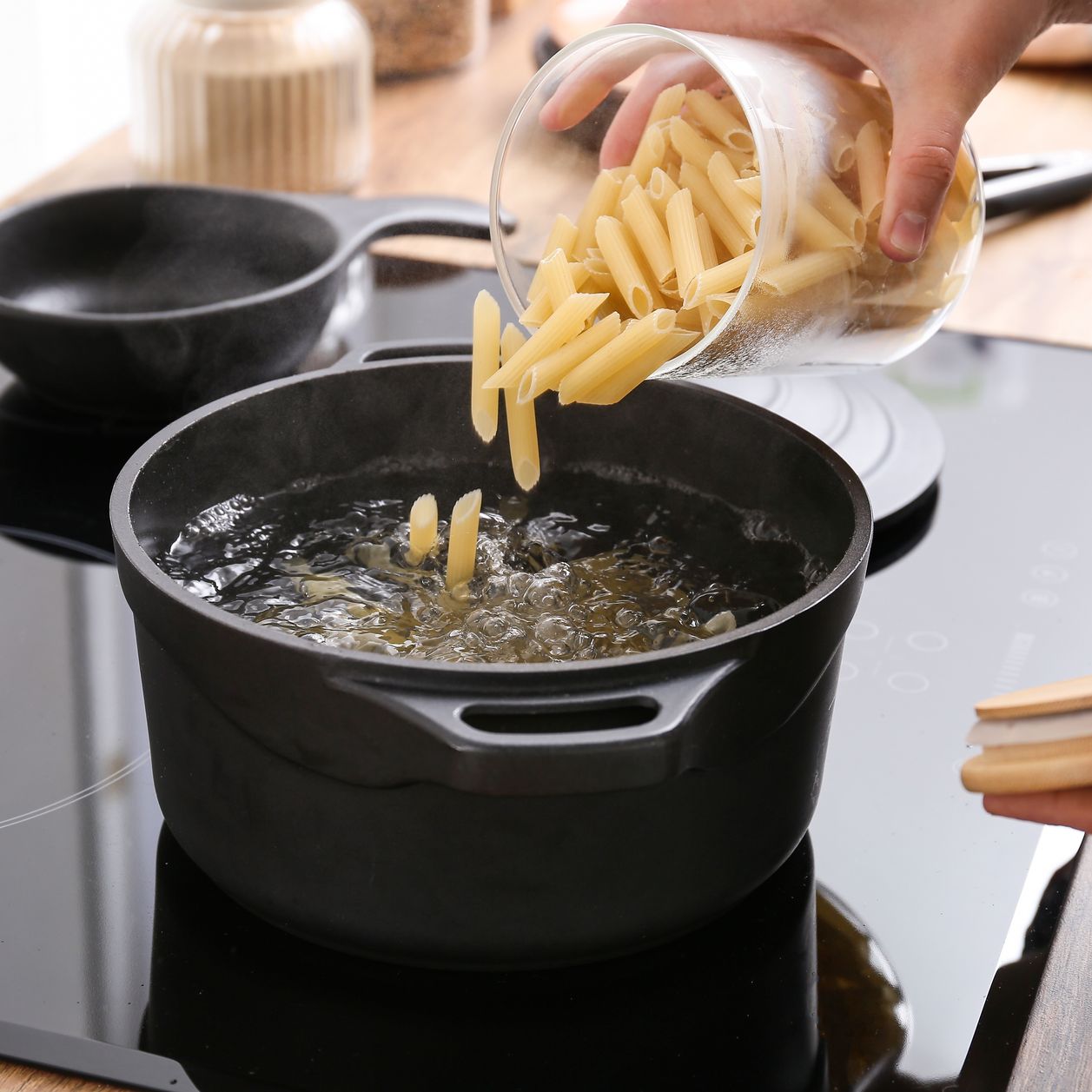 Les chefs utilisent cette technique pour faire bouillir l'eau d'une ...