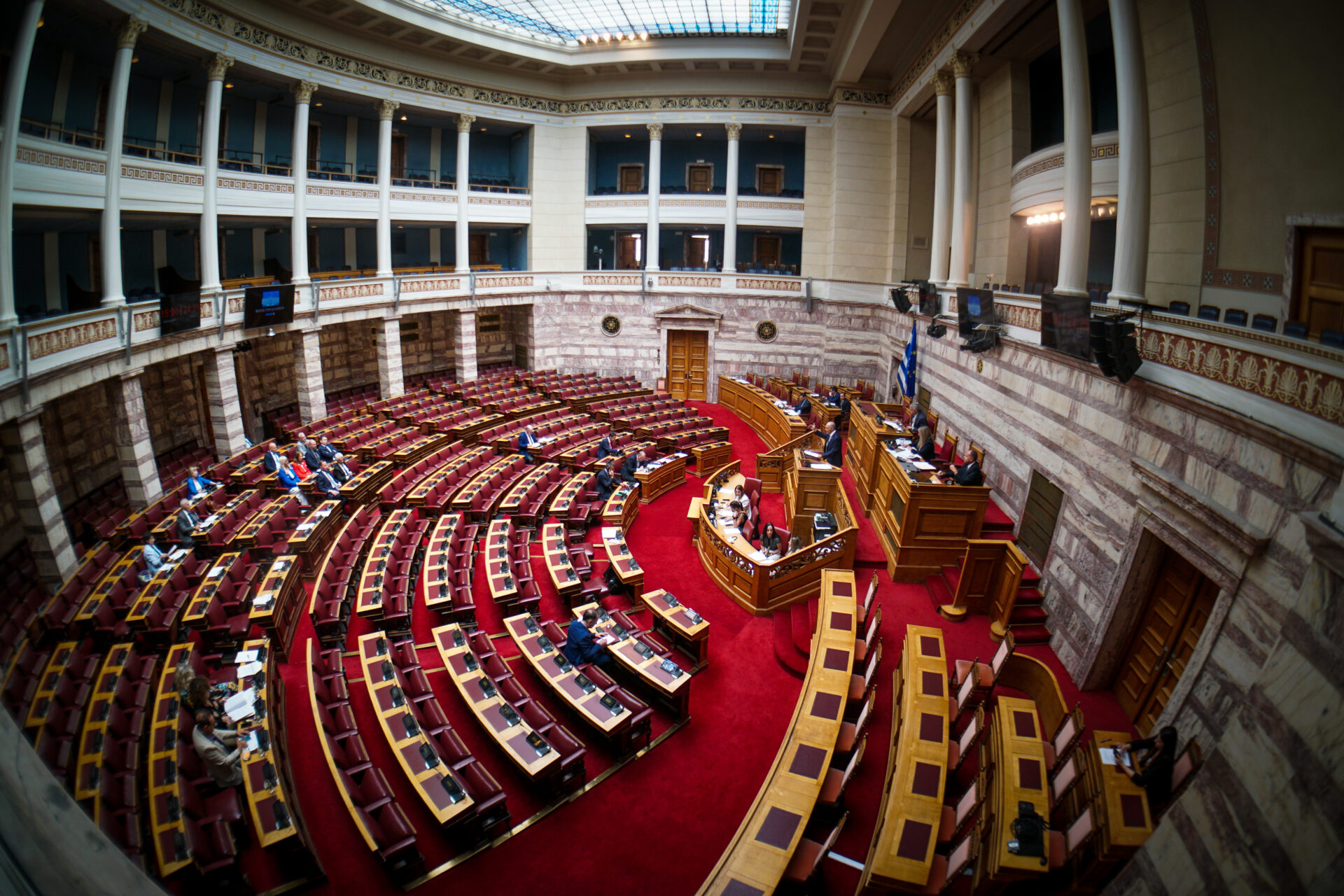 Βουλή: Υπερψηφίστηκε η τροπολογία για τον Άγνωστο Στρατιώτη