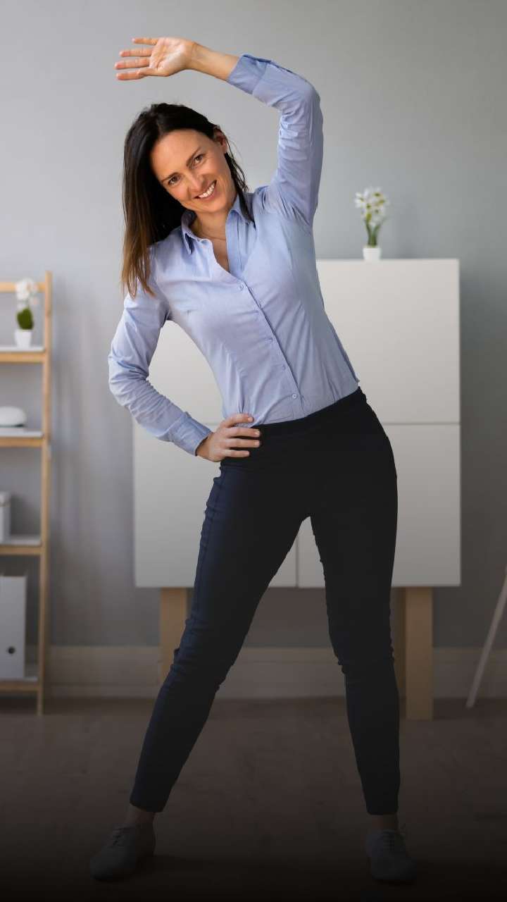 5 Exercises To Do Right After Waking Up To Avoid Stiffness