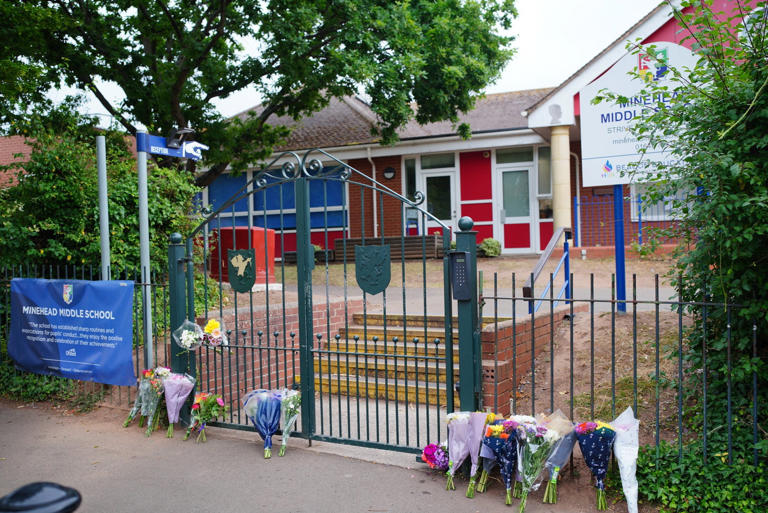 One child dead after coach crashes on way back from school trip