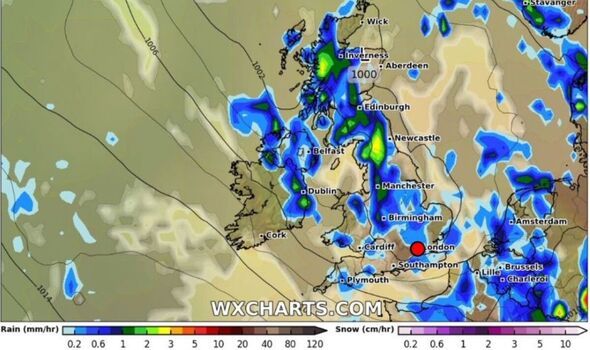 UK weather maps show giant 582-mile storm from bottom of England to top ...