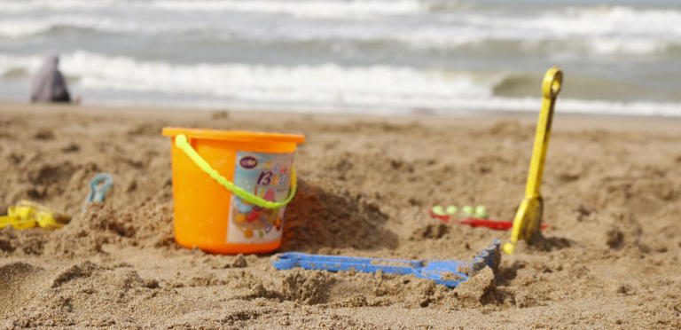 Drame à la plage : cet enfant de 10 ans, enseveli sous le sable pour ...