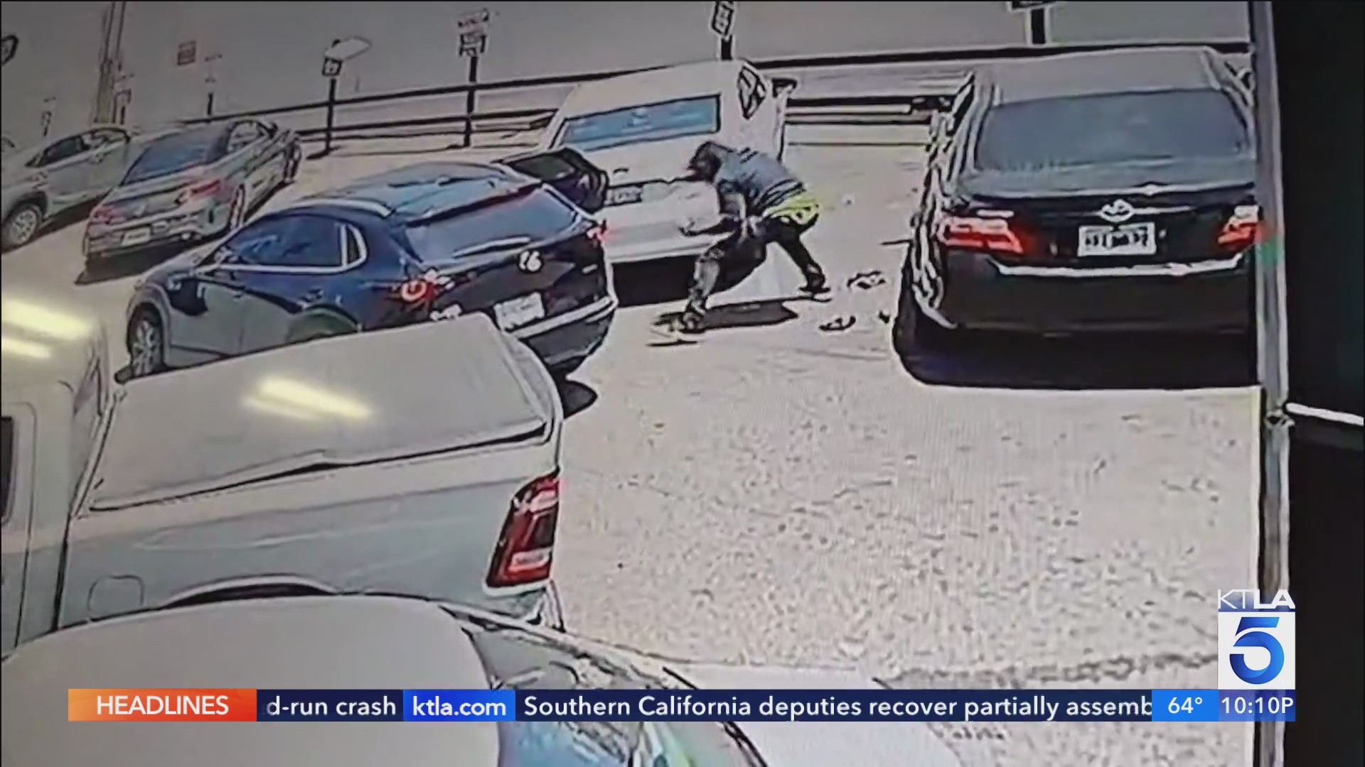 'Bank jugging' thief in L.A. steals thousands of dollars