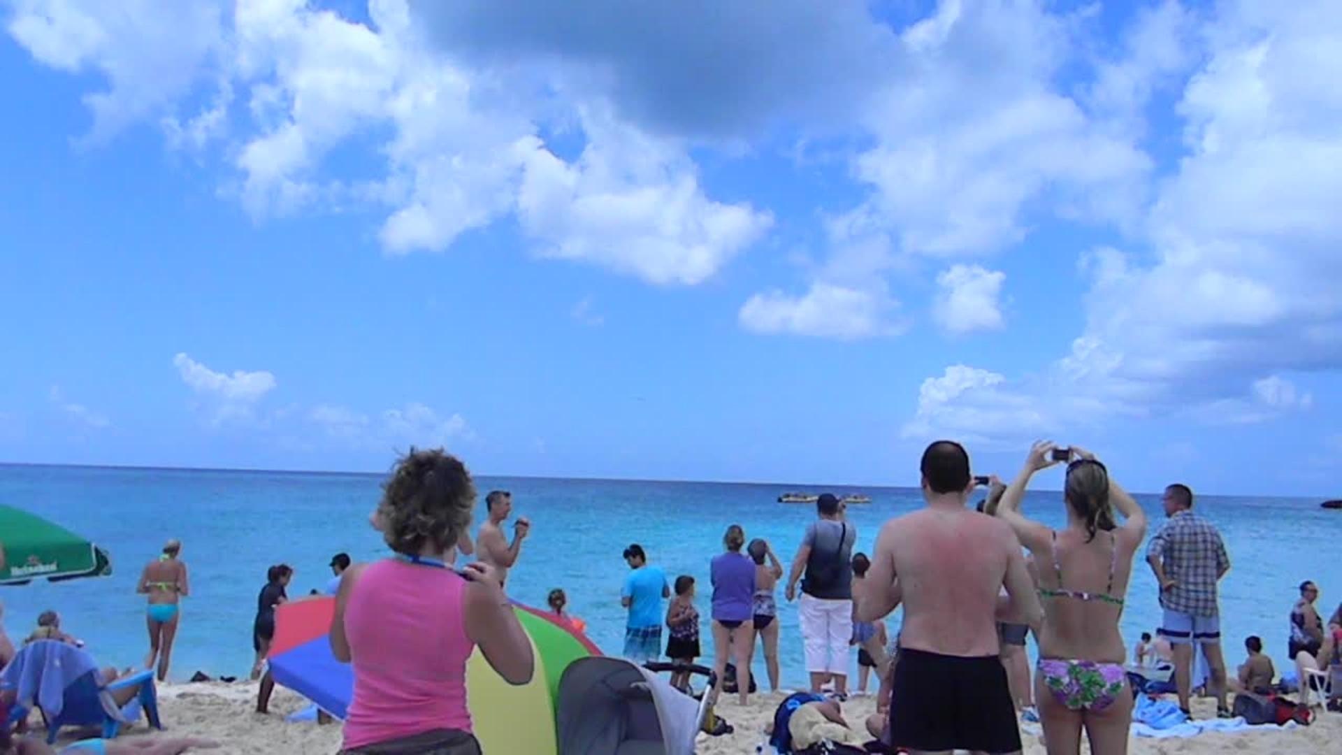 Beachgoers Experience Low Flyover Airplane Landing