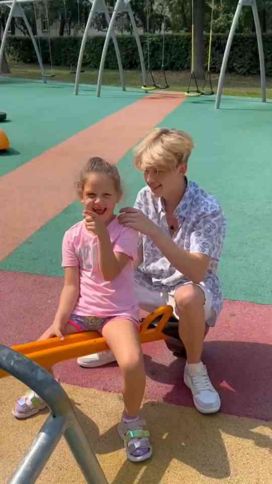 Seesaw Fail – Rocking the Girl Went Hilariously Wrong