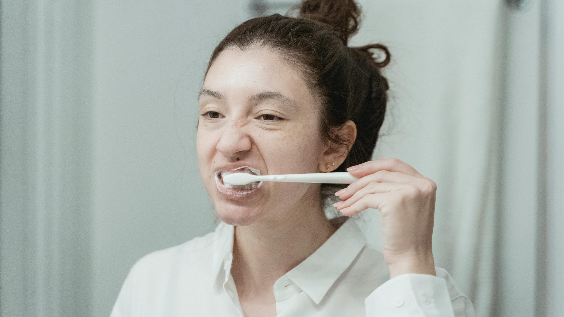 Brushing Teeth: Why Most People Miss the Right Technique