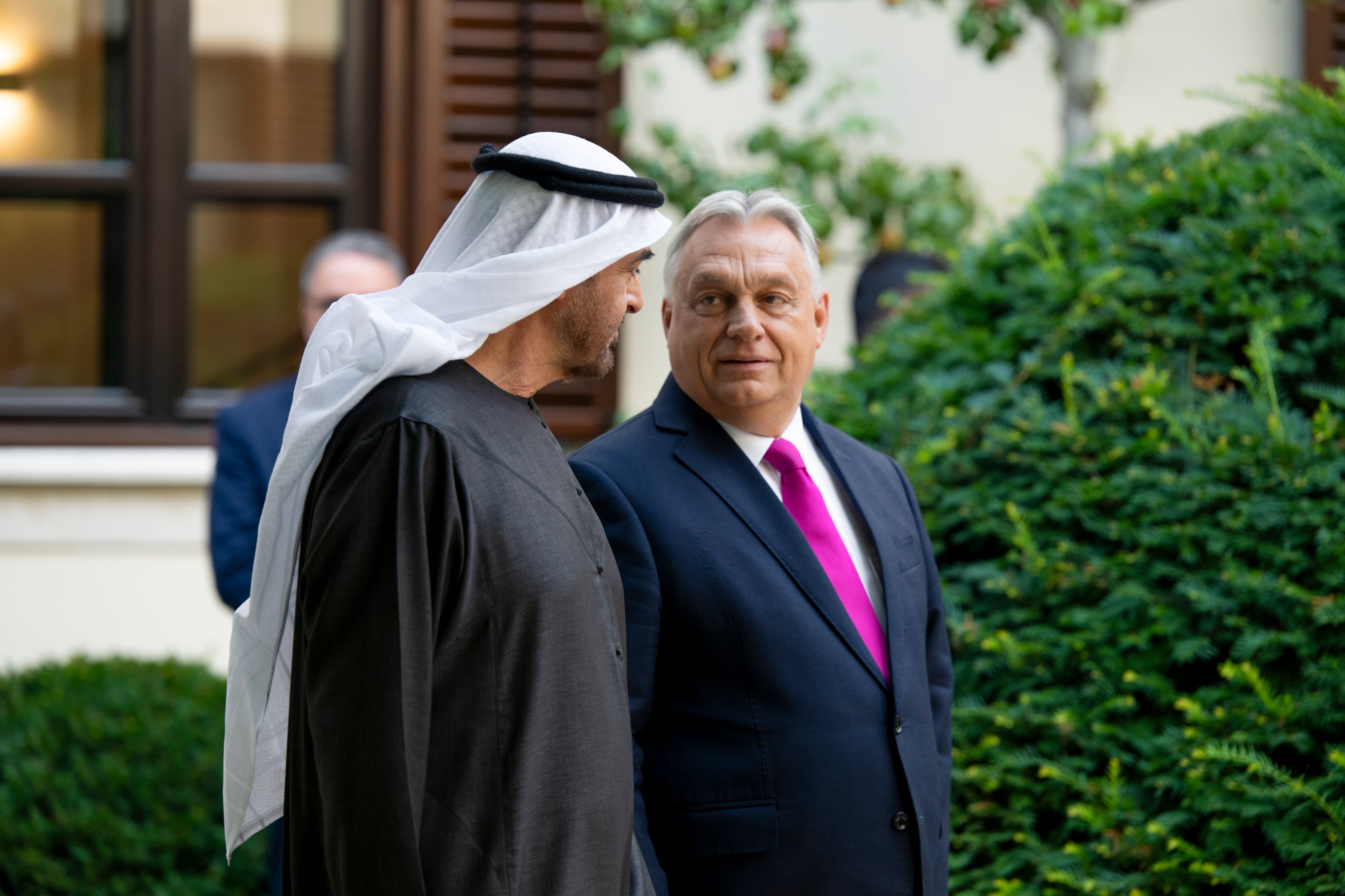 President Sheikh Mohamed visits Hungarian Parliament on second day of trip