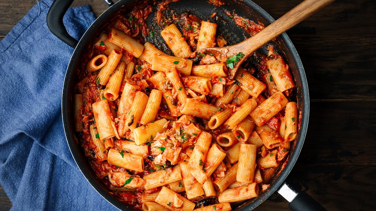 Pasta al Tonno – Simple Italian Tuna Tomato Pasta Recipe