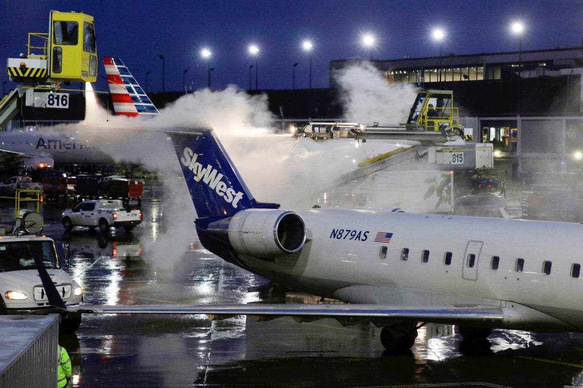 SkyWest flight forced into emergency landing after unruly passenger ...