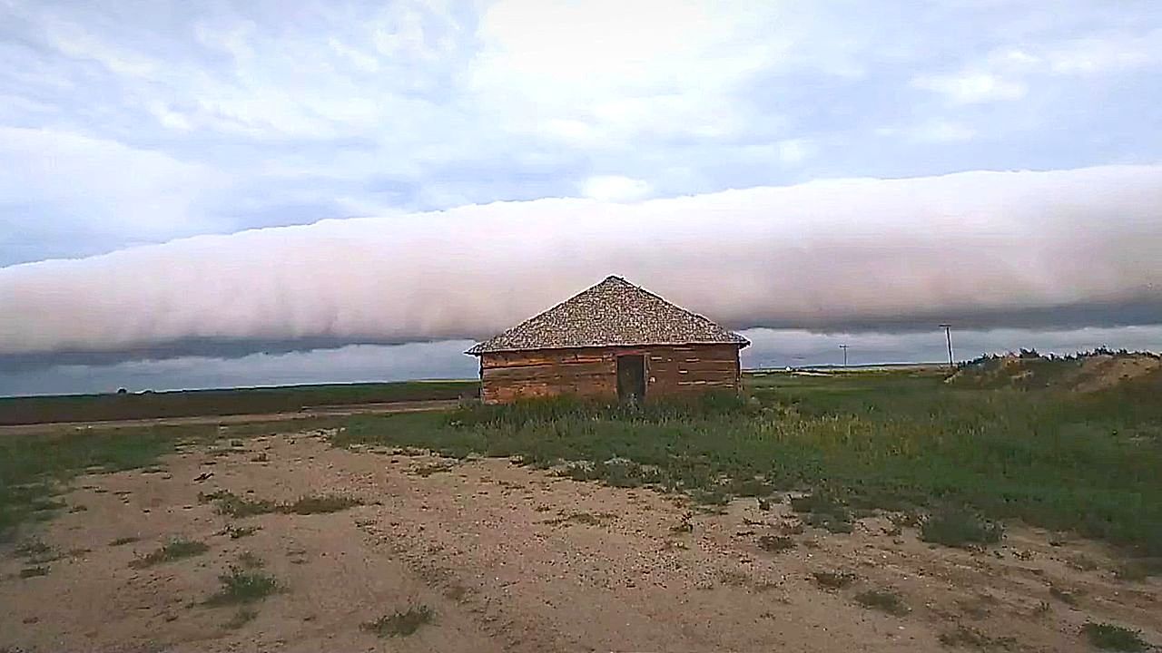 Un nuage en rouleau spectaculaire filmé au Colorado