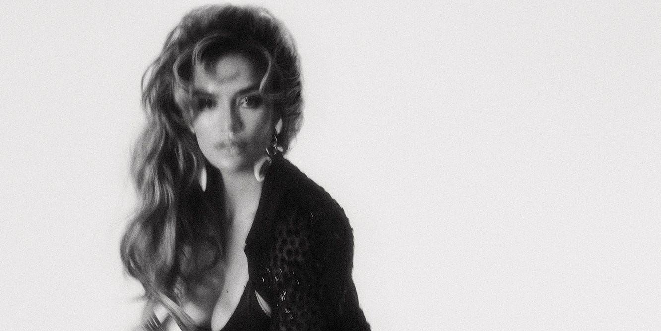 El día que Karol G se convirtió en portada ELLE: "Necesito demostrar que sí se puede"