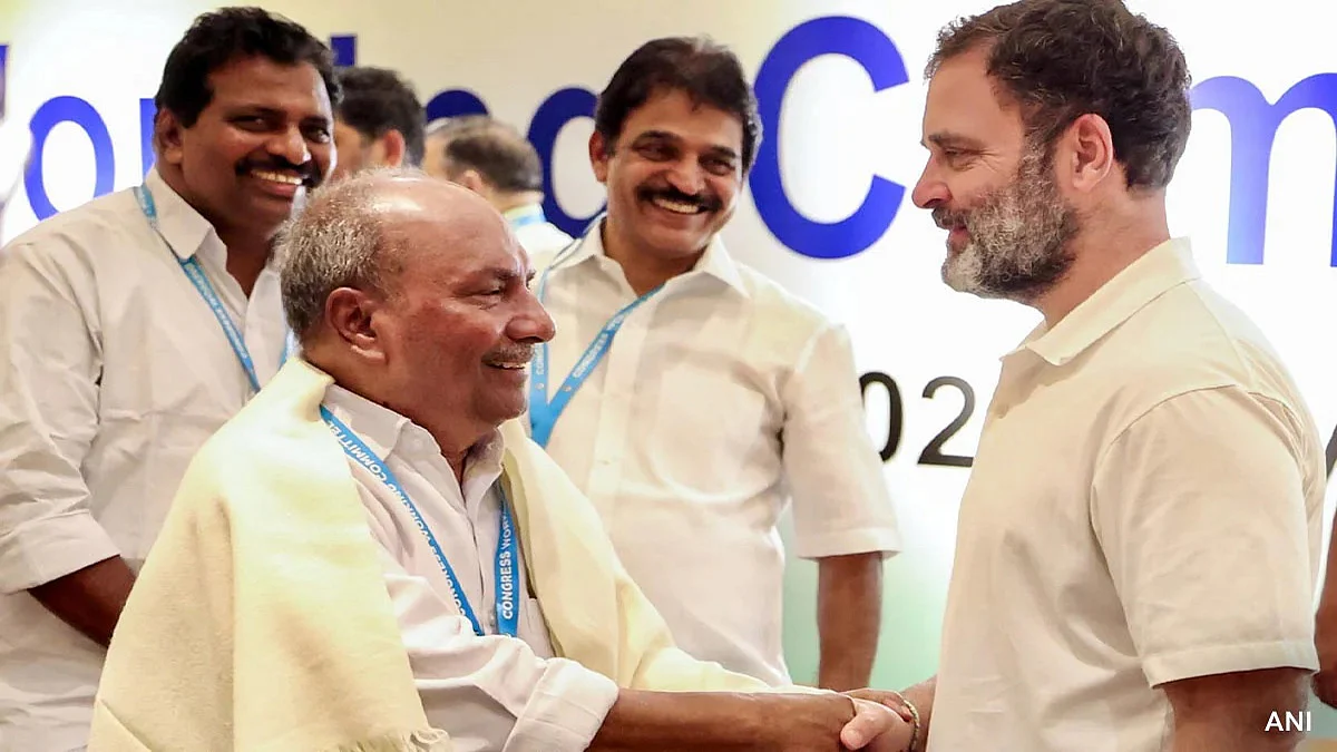 Rahul Gandhi meets AK Antony