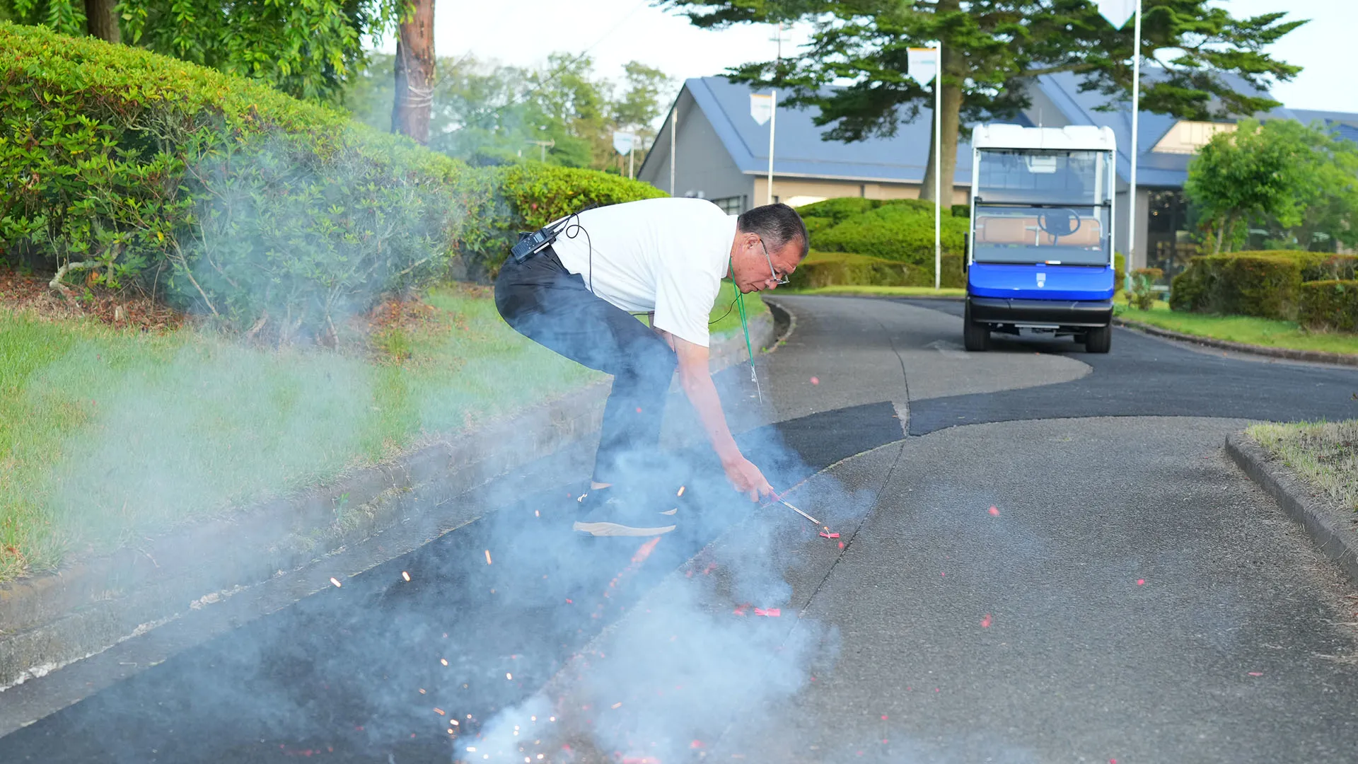 Rotjes tegen beren tijdens het golftoernooi in Japan: de foto's