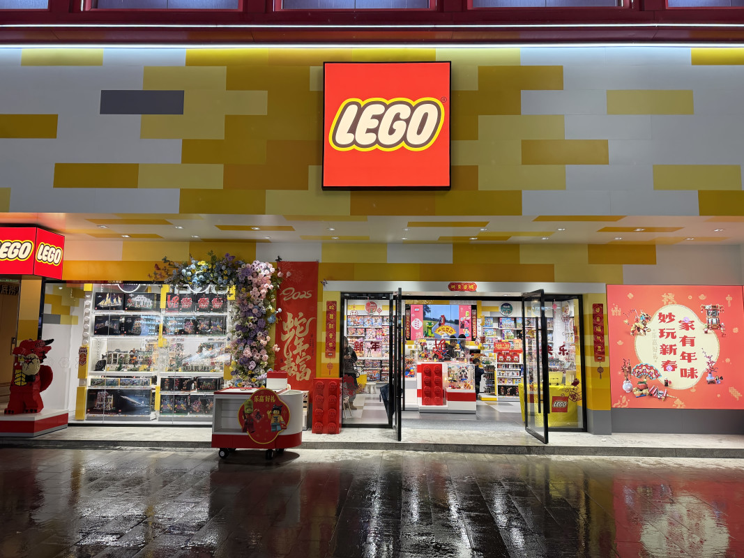 Shoppers Are Racing To Buy a 'Fantastic' 427-Piece Marvel LEGO Set—'A ...