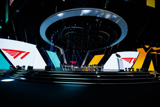 ‘오너’ 교전마다 주도… T1, MKOI 꺾고 4강행 (EWC)